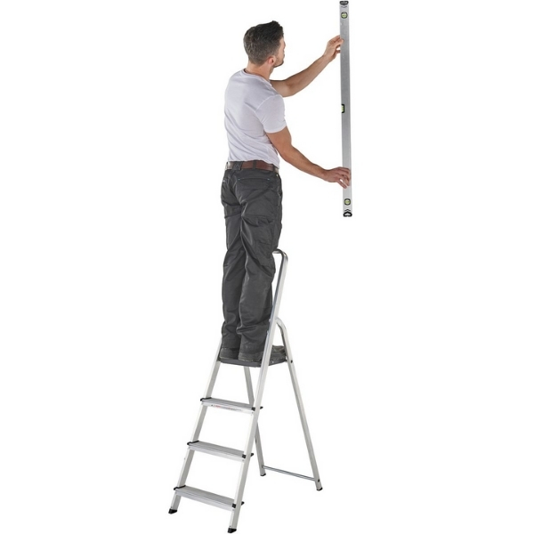 C L Jones. YOUNGMAN ATLAS LIGHT STEP LADDER 4 TREAD